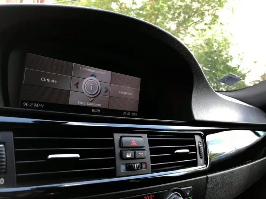 Black BMW 330 2007 in Riga, with an engine capacity of 3.00 L and mileage of 265 thousand km for 3990 €, photo 9 on AUTOMOTO.COM.LV