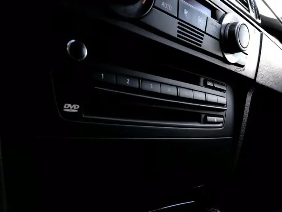 Black BMW 330 2007 in Riga, with an engine capacity of 3.00 L and mileage of 265 thousand km for 3990 €, photo 15 on AUTOMOTO.COM.LV