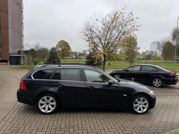 Black BMW 330 2007 in Riga, with an engine capacity of 3.00 L and mileage of 396 thousand km for 3990 €, photo 2 on AUTOMOTO.COM.LV