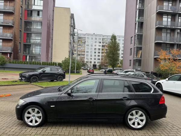 Black BMW 330 2007 in Riga, with an engine capacity of 3.00 L and mileage of 396 thousand km for 3990 €, photo 3 on AUTOMOTO.COM.LV