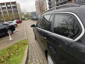 Black BMW 330 2007 in Riga, with an engine capacity of 3.00 L and mileage of 396 thousand km for 3990 €, photo 7 on AUTOMOTO.COM.LV