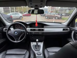 Black BMW 330 2007 in Riga, with an engine capacity of 3.00 L and mileage of 396 thousand km for 3990 €, photo 9 on AUTOMOTO.COM.LV