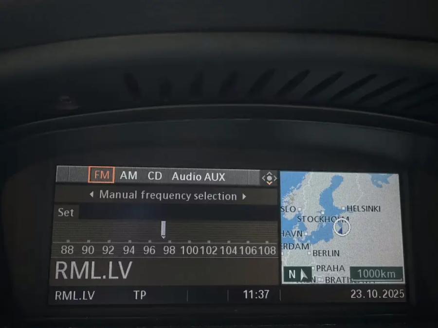 Black BMW 330 2007 in Riga, with an engine capacity of 3.00 L and mileage of 396 thousand km for 3990 €, photo 18 on AUTOMOTO.COM.LV