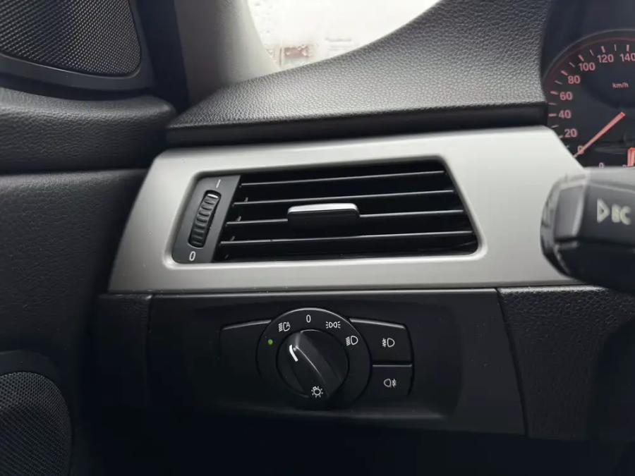 Black BMW 330 2007 in Riga, with an engine capacity of 3.00 L and mileage of 396 thousand km for 3990 €, photo 22 on AUTOMOTO.COM.LV
