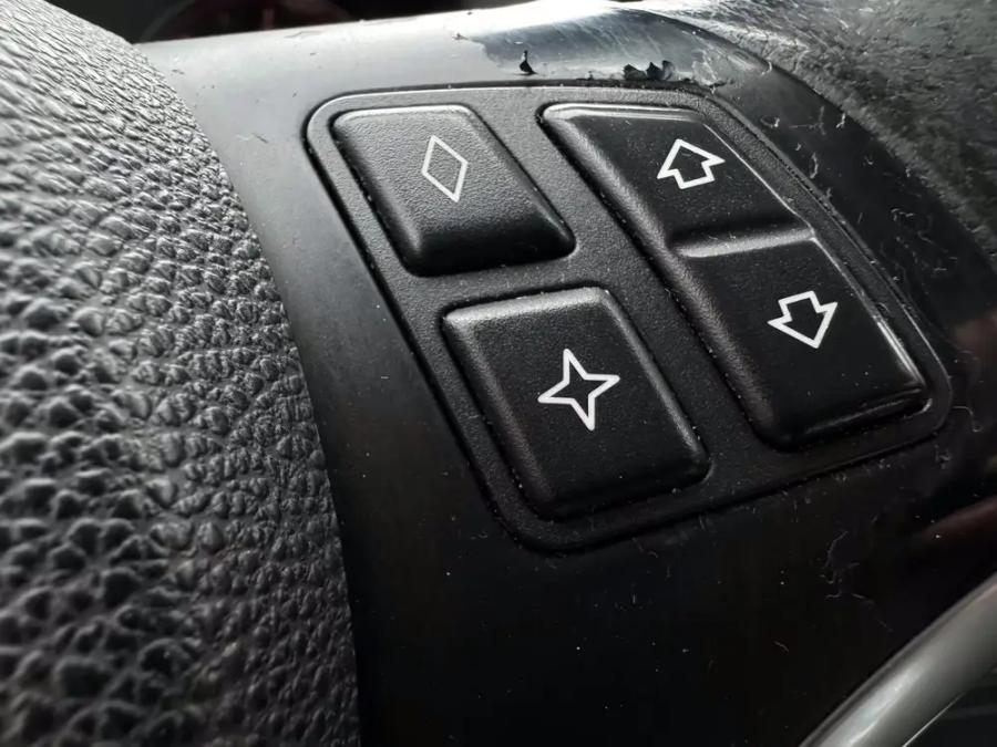 Black BMW 330 2007 in Riga, with an engine capacity of 3.00 L and mileage of 396 thousand km for 3990 €, photo 23 on AUTOMOTO.COM.LV