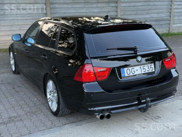 Black BMW 330 2008 in Jelgava, with an engine capacity of 3.00 L and mileage of 328 thousand km for 5790 €, photo 8 on AUTOMOTO.COM.LV