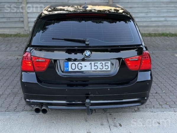 Black BMW 330 2008 in Jelgava, with an engine capacity of 3.00 L and mileage of 328 thousand km for 5790 €, photo 10 on AUTOMOTO.COM.LV