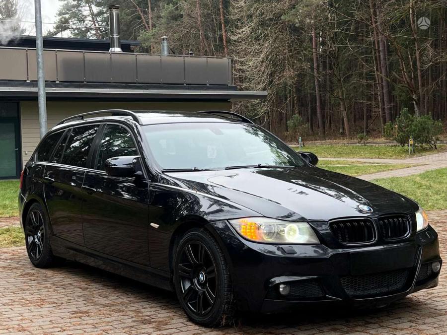 Melns BMW 330 2008 Viļņa, ar dzinēja tilpumu 2.99 L un nobraukumu 300 tūkst. km par 5600 €, foto 3 vietnē AUTOMOTO.COM.LV