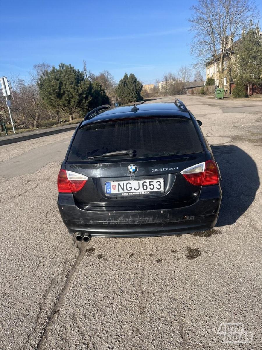 Черный БМВ 330 2008 в Ионишкис, объемом двигателя 3.00 л и пробегом 290 тыс. км за 3000 €, фото 4 на AUTOMOTO.COM.LV