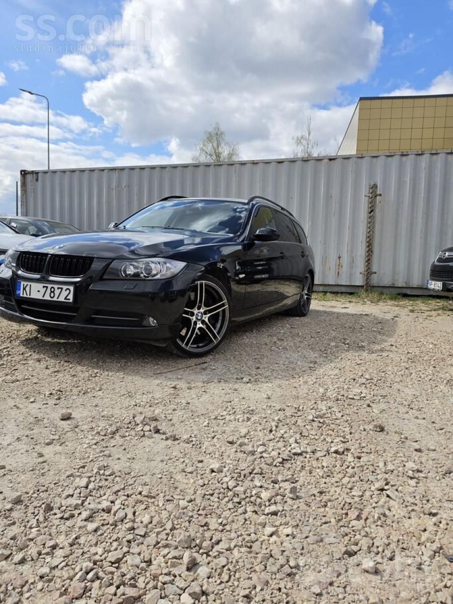Black BMW 330 2008 in Riga, with an engine capacity of 3.00 L and mileage of 325 thousand km for 4500 €, photo 4 on AUTOMOTO.COM.LV
