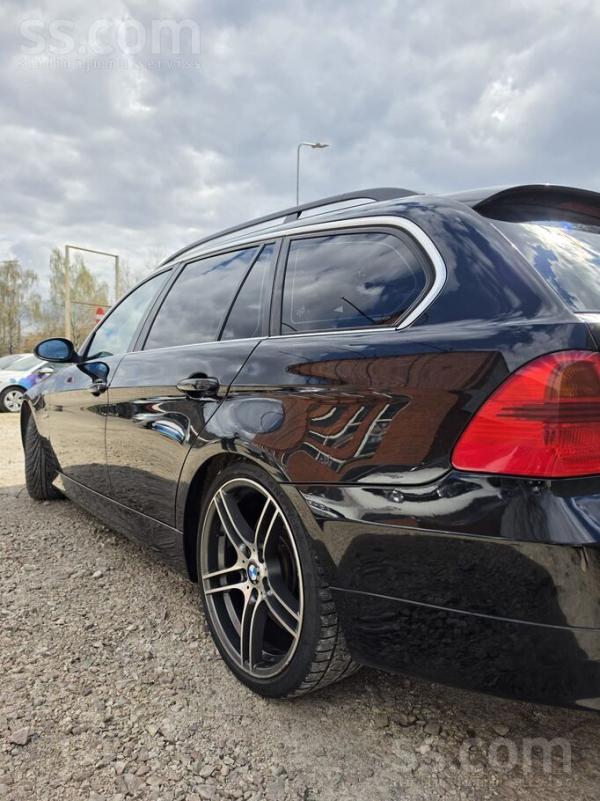 Melns BMW 330 2008 Rīga, ar dzinēja tilpumu 3.00 L un nobraukumu 325 tūkst. km par 4500 €, foto 5 vietnē AUTOMOTO.COM.LV