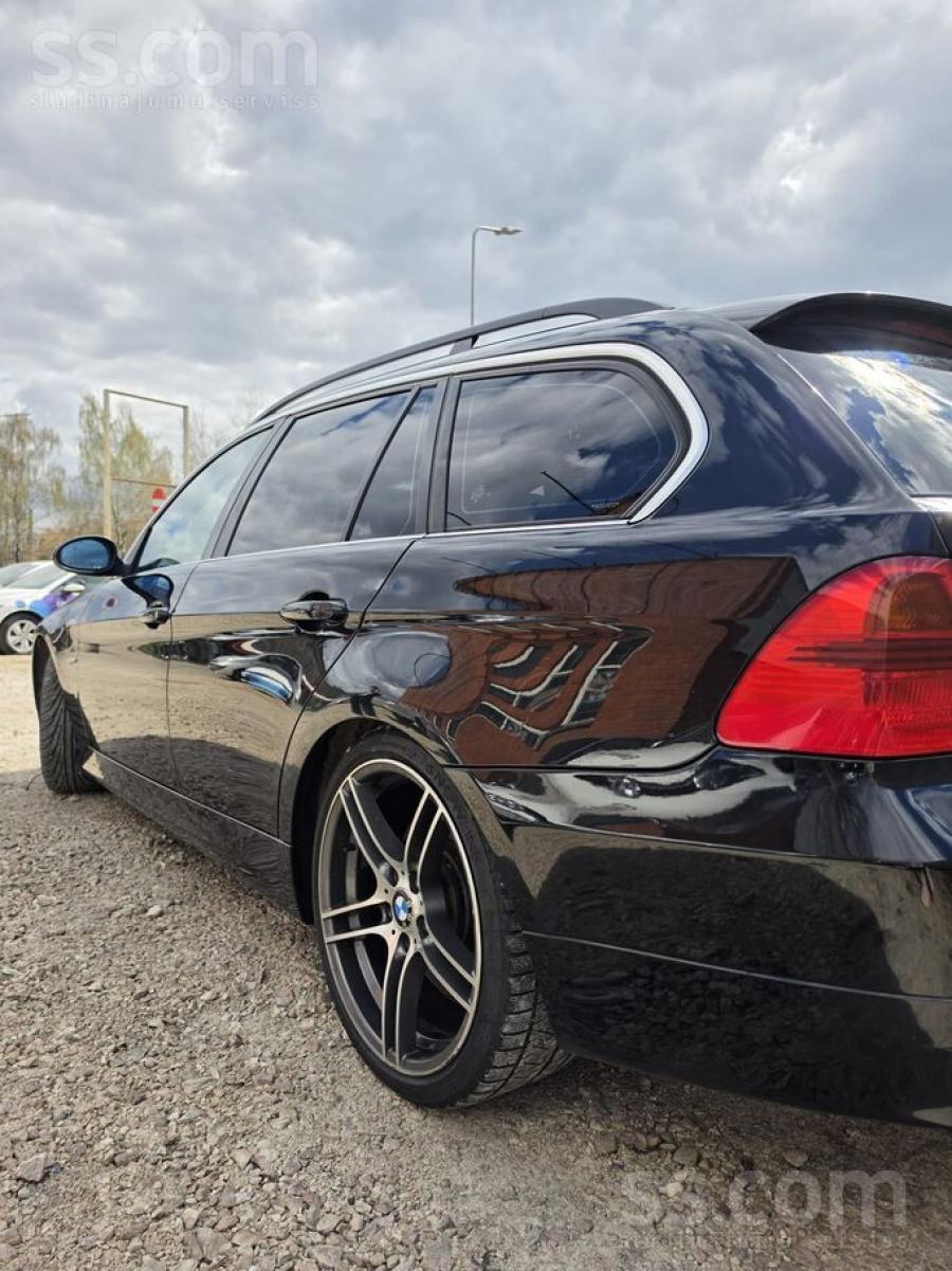 Black BMW 330 2008 in Riga, with an engine capacity of 3.00 L and mileage of 325 thousand km for 4500 €, photo 6 on AUTOMOTO.COM.LV
