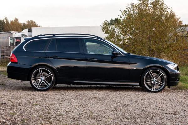 Black BMW 330 2008 in Riga, with an engine capacity of 3.00 L and mileage of 320 thousand km for 4995 €, photo 6 on AUTOMOTO.COM.LV