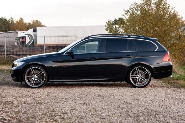 Black BMW 330 2008 in Riga, with an engine capacity of 3.00 L and mileage of 320 thousand km for 4995 €, photo 7 on AUTOMOTO.COM.LV