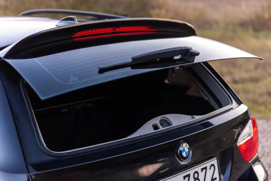 Melns BMW 330 2008 Rīga, ar dzinēja tilpumu 3.00 L un nobraukumu 320 tūkst. km par 4995 €, foto 9 vietnē AUTOMOTO.COM.LV