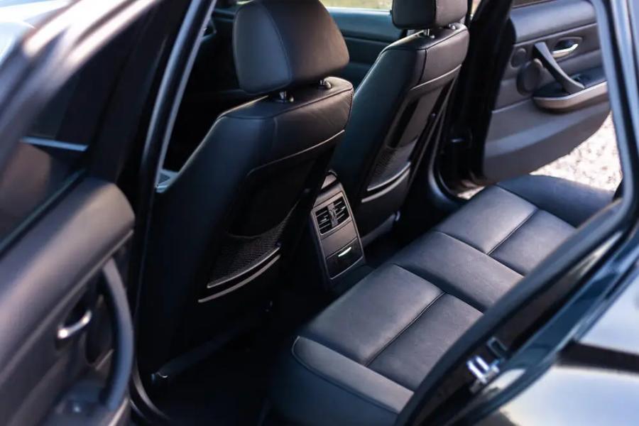 Melns BMW 330 2008 Rīga, ar dzinēja tilpumu 3.00 L un nobraukumu 320 tūkst. km par 4995 €, foto 11 vietnē AUTOMOTO.COM.LV