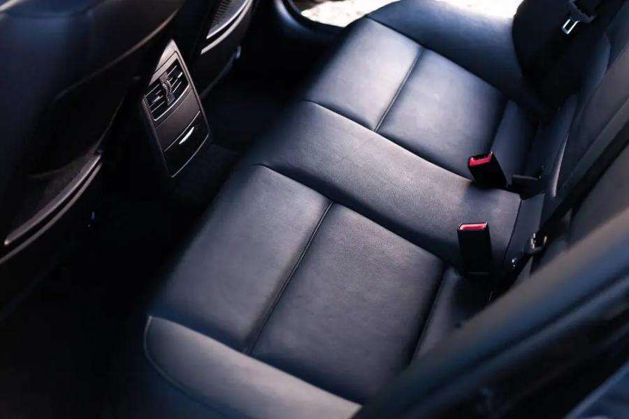 Melns BMW 330 2008 Rīga, ar dzinēja tilpumu 3.00 L un nobraukumu 320 tūkst. km par 4995 €, foto 12 vietnē AUTOMOTO.COM.LV