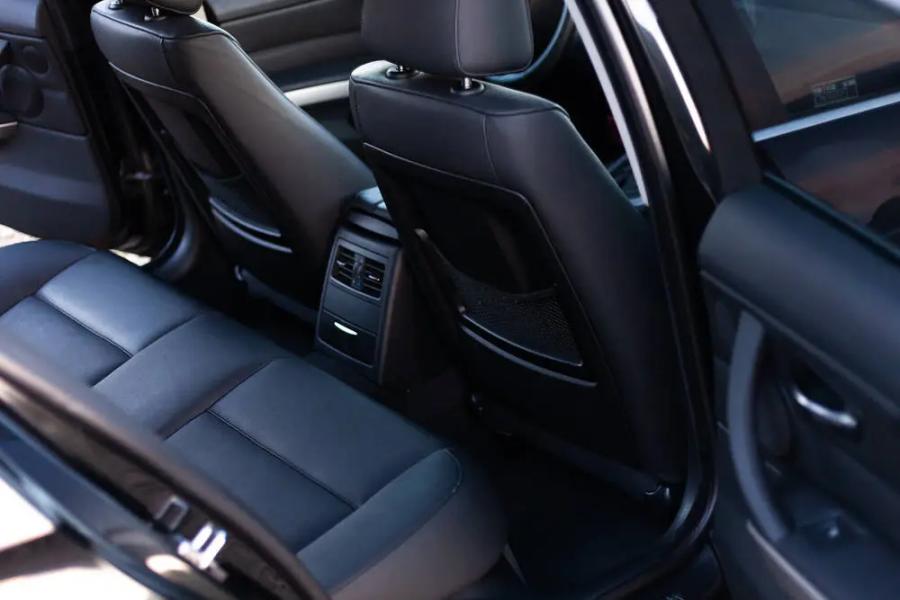 Melns BMW 330 2008 Rīga, ar dzinēja tilpumu 3.00 L un nobraukumu 320 tūkst. km par 4995 €, foto 14 vietnē AUTOMOTO.COM.LV