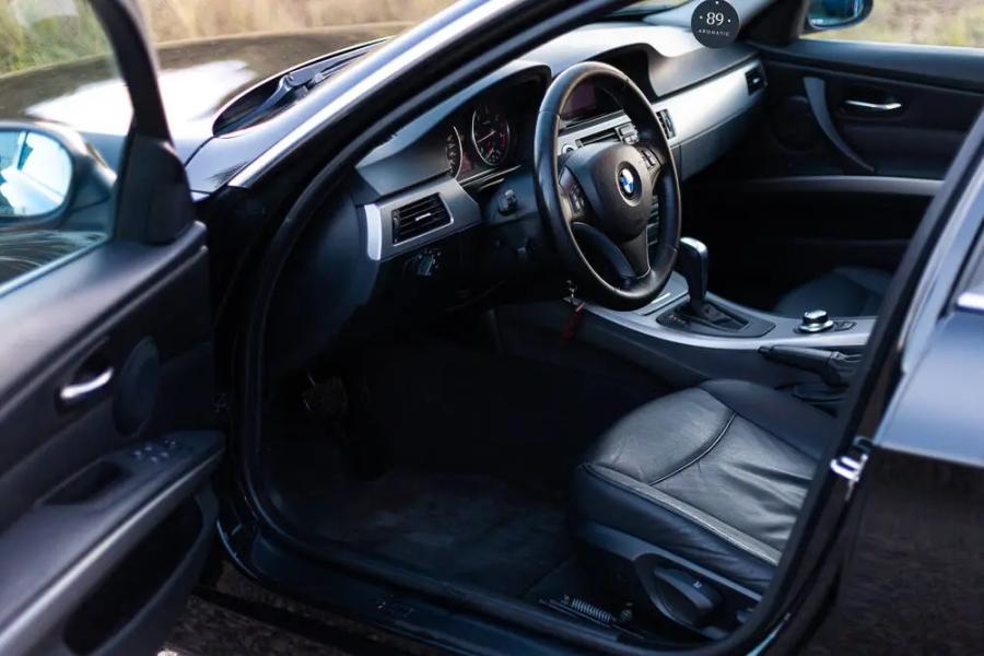 Melns BMW 330 2008 Rīga, ar dzinēja tilpumu 3.00 L un nobraukumu 320 tūkst. km par 4995 €, foto 16 vietnē AUTOMOTO.COM.LV