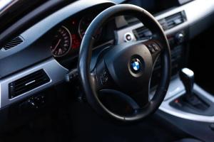 Melns BMW 330 2008 Rīga, ar dzinēja tilpumu 3.00 L un nobraukumu 320 tūkst. km par 4995 €, foto 18 vietnē AUTOMOTO.COM.LV