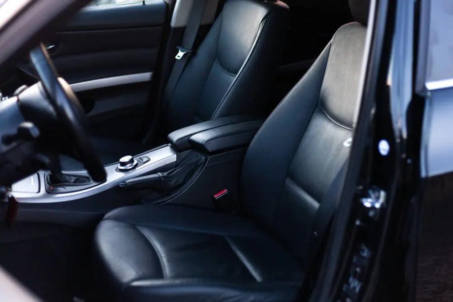 Melns BMW 330 2008 Rīga, ar dzinēja tilpumu 3.00 L un nobraukumu 320 tūkst. km par 4995 €, foto 20 vietnē AUTOMOTO.COM.LV