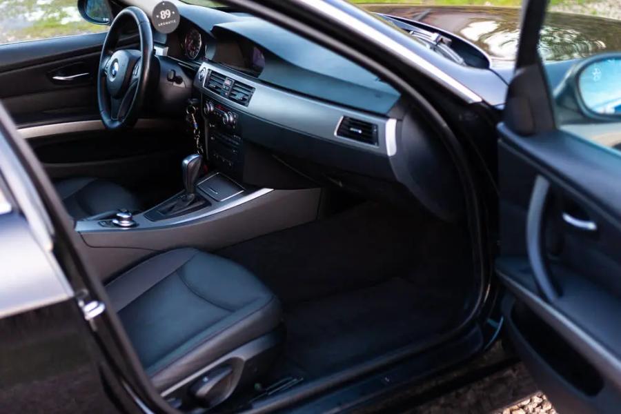 Melns BMW 330 2008 Rīga, ar dzinēja tilpumu 3.00 L un nobraukumu 320 tūkst. km par 4995 €, foto 21 vietnē AUTOMOTO.COM.LV