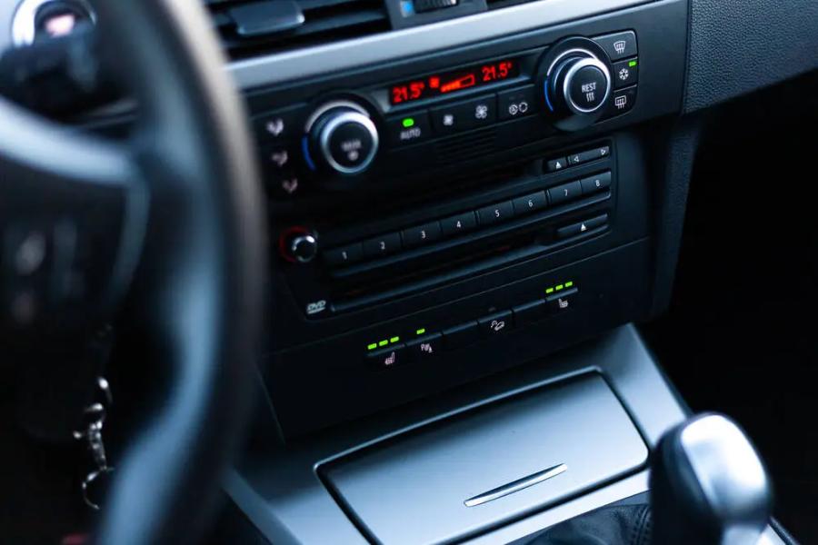 Melns BMW 330 2008 Rīga, ar dzinēja tilpumu 3.00 L un nobraukumu 320 tūkst. km par 4995 €, foto 29 vietnē AUTOMOTO.COM.LV
