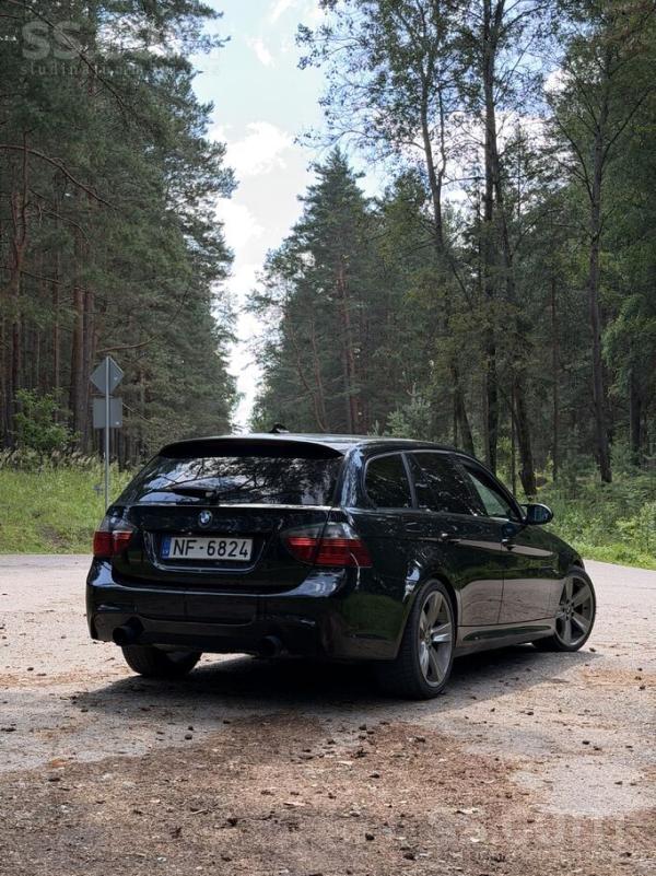 Black BMW 330 2008 in Daugavpils, with an engine capacity of 3.00 L and mileage of 340 thousand km for 5750 €, photo 4 on AUTOMOTO.COM.LV