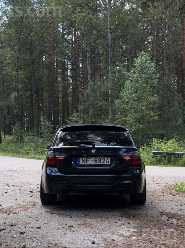 Black BMW 330 2008 in Daugavpils, with an engine capacity of 3.00 L and mileage of 340 thousand km for 5750 €, photo 5 on AUTOMOTO.COM.LV