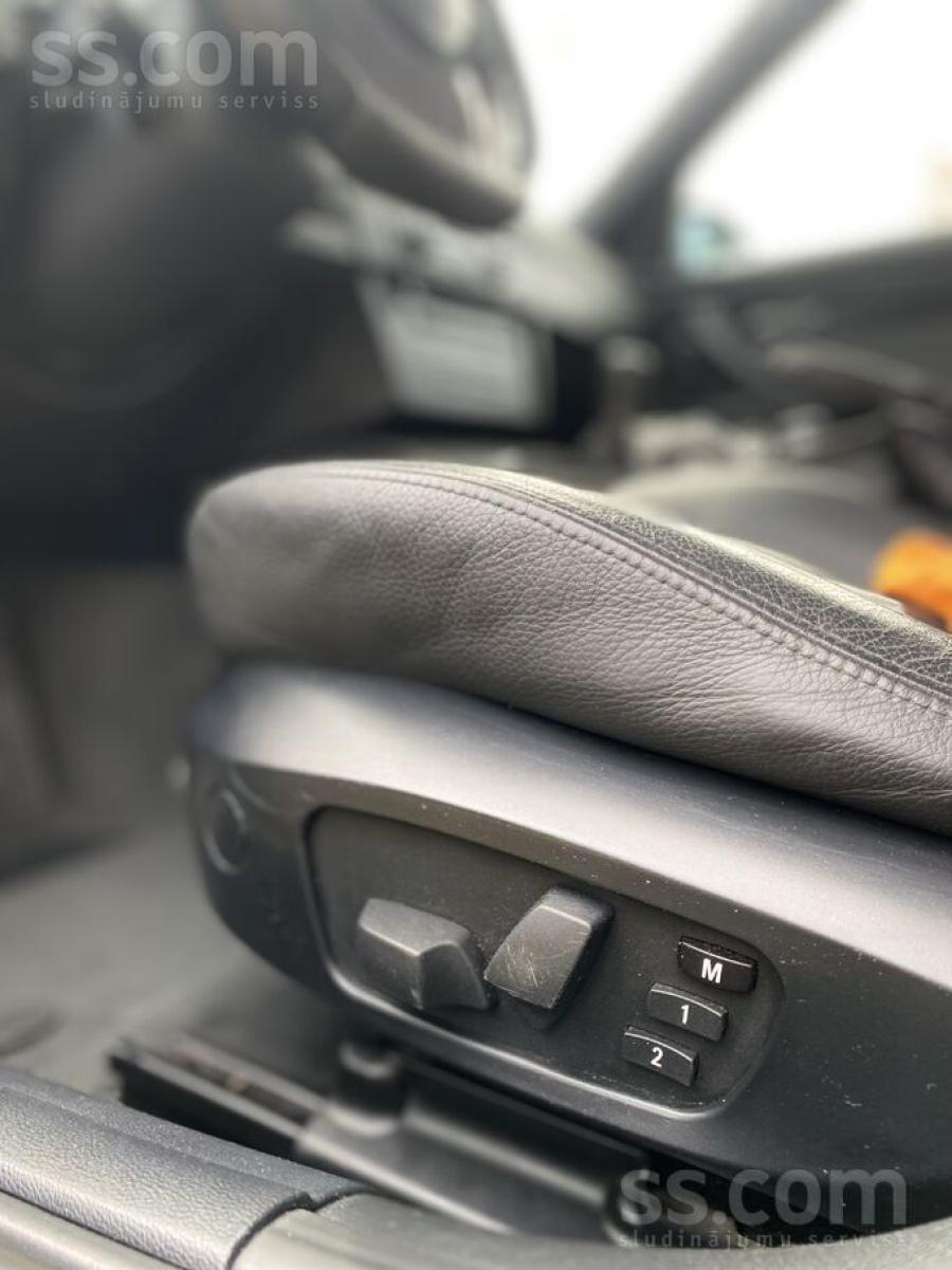Melns BMW 330 2008 Daugavpils, ar dzinēja tilpumu 3.00 L un nobraukumu 340 tūkst. km par 5750 €, foto 18 vietnē AUTOMOTO.COM.LV