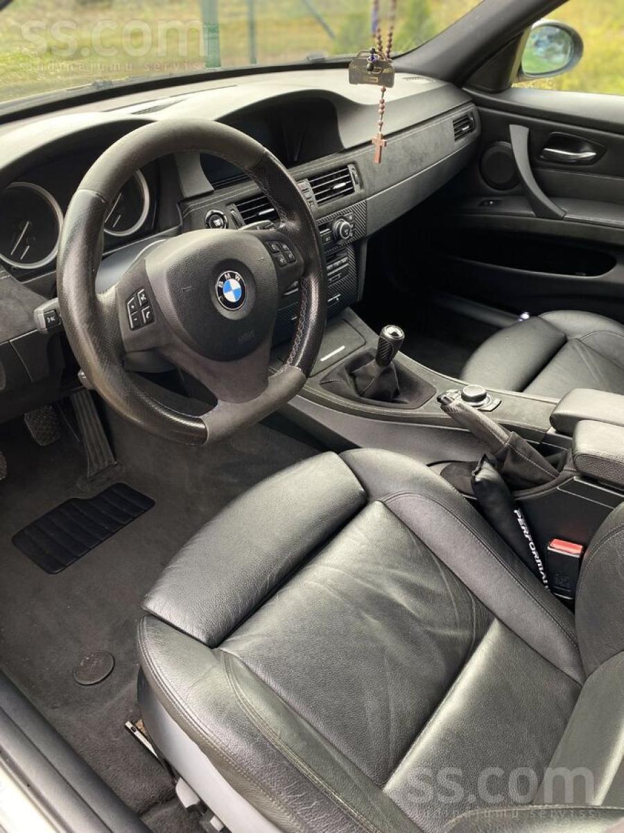 Melns BMW 330 2008 Daugavpils, ar dzinēja tilpumu 3.00 L un nobraukumu 340 tūkst. km par 5750 €, foto 19 vietnē AUTOMOTO.COM.LV