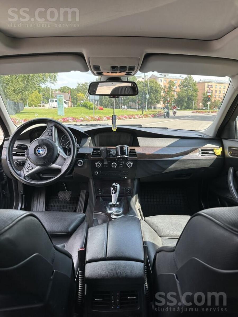 Black BMW 330 2008 in Riga, with an engine capacity of 3.00 L and mileage of 360 thousand km for 5500 €, photo 9 on AUTOMOTO.COM.LV