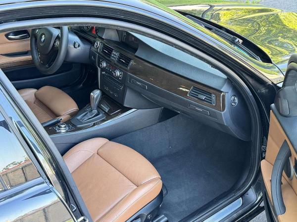 Black BMW 330 2008 in Siauliai, with an engine capacity of 2.99 L and mileage of 252 thousand km for 7490 €, photo 9 on AUTOMOTO.COM.LV