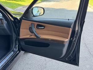 Black BMW 330 2008 in Siauliai, with an engine capacity of 2.99 L and mileage of 252 thousand km for 7490 €, photo 11 on AUTOMOTO.COM.LV