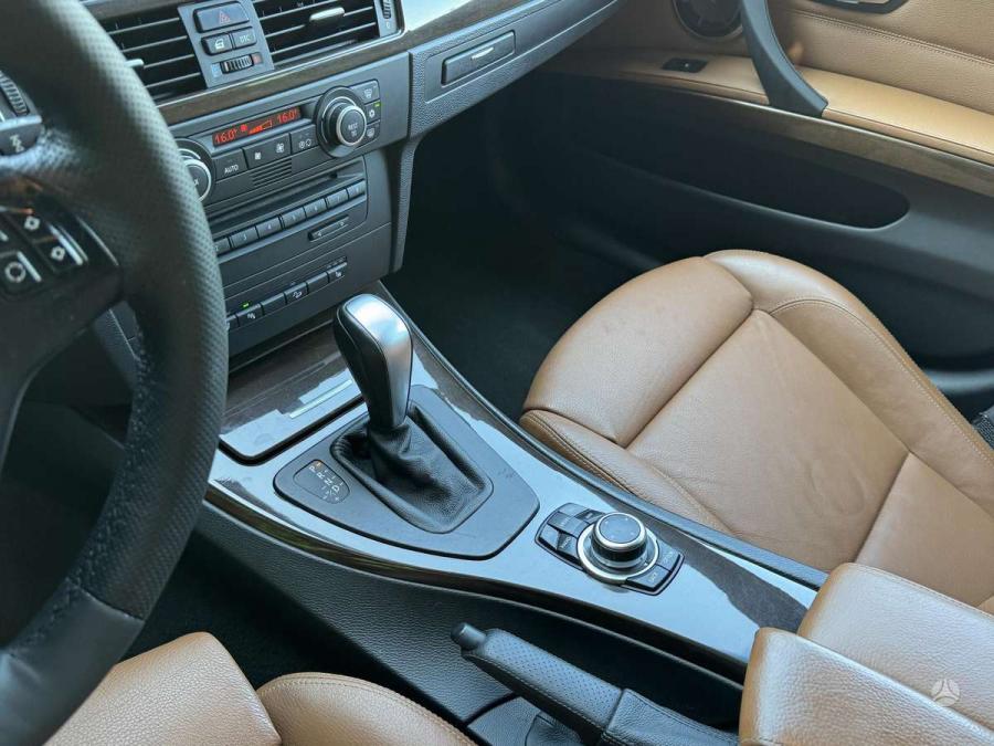 Black BMW 330 2008 in Siauliai, with an engine capacity of 2.99 L and mileage of 252 thousand km for 7490 €, photo 19 on AUTOMOTO.COM.LV