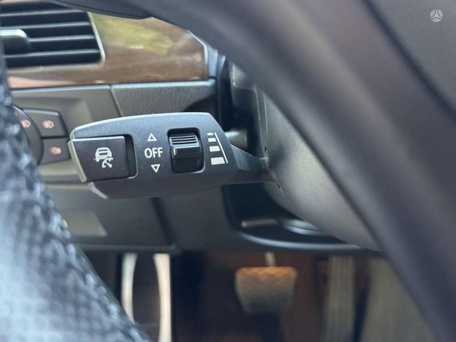 Black BMW 330 2008 in Siauliai, with an engine capacity of 2.99 L and mileage of 252 thousand km for 7490 €, photo 22 on AUTOMOTO.COM.LV