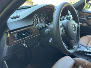 Black BMW 330 2008 in Siauliai, with an engine capacity of 2.99 L and mileage of 252 thousand km for 7490 €, photo 23 on AUTOMOTO.COM.LV
