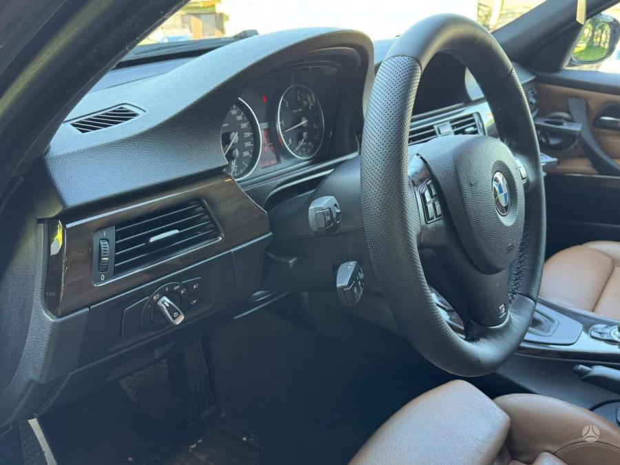 Black BMW 330 2008 in Siauliai, with an engine capacity of 2.99 L and mileage of 252 thousand km for 7490 €, photo 23 on AUTOMOTO.COM.LV