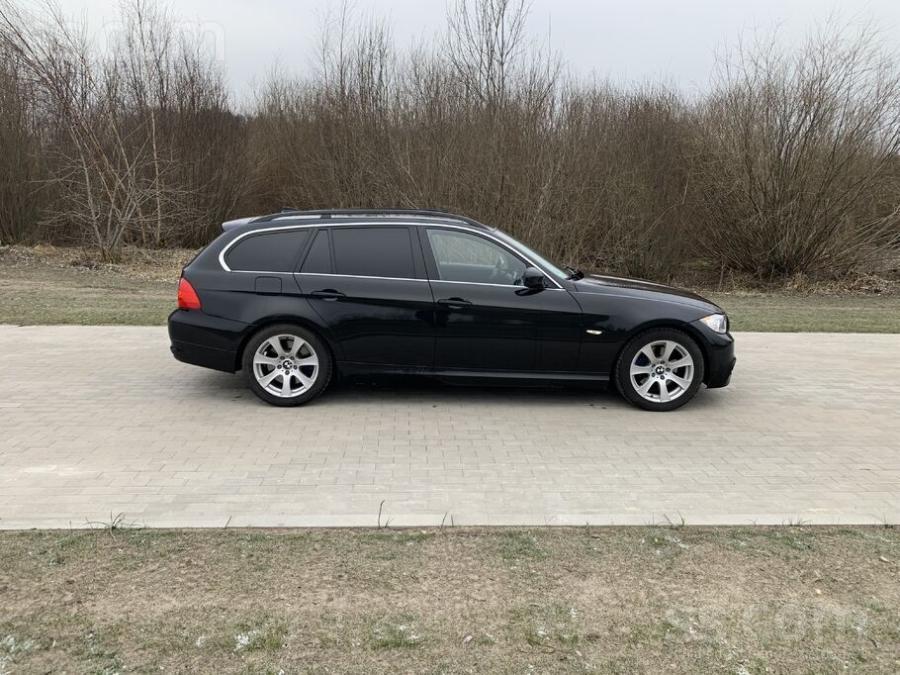 Black BMW 330 2009 in Riga, with an engine capacity of 3.00 L and mileage of 267 thousand km for 6350 €, photo 3 on AUTOMOTO.COM.LV
