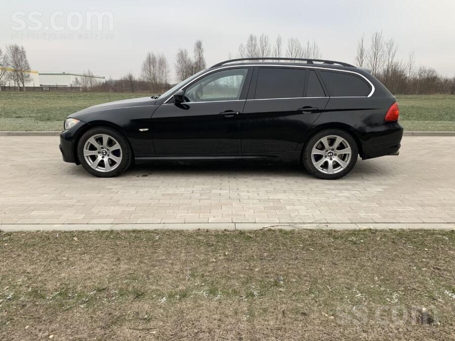 Black BMW 330 2009 in Riga, with an engine capacity of 3.00 L and mileage of 267 thousand km for 6350 €, photo 4 on AUTOMOTO.COM.LV