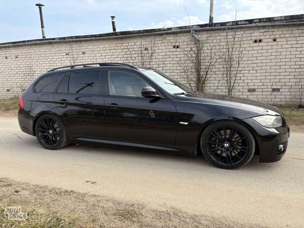 Black BMW 330 2009 in Jurbarkas, with an engine capacity of 3.00 L and mileage of 286 thousand km for 6300 €, photo 4 on AUTOMOTO.COM.LV