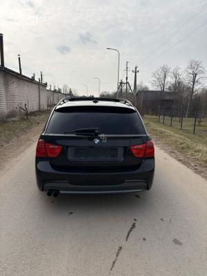Black BMW 330 2009 in Jurbarkas, with an engine capacity of 3.00 L and mileage of 286 thousand km for 6300 €, photo 6 on AUTOMOTO.COM.LV