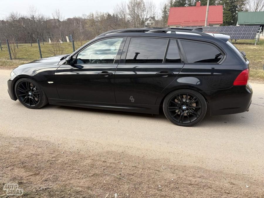 Black BMW 330 2009 in Jurbarkas, with an engine capacity of 3.00 L and mileage of 286 thousand km for 6300 €, photo 8 on AUTOMOTO.COM.LV
