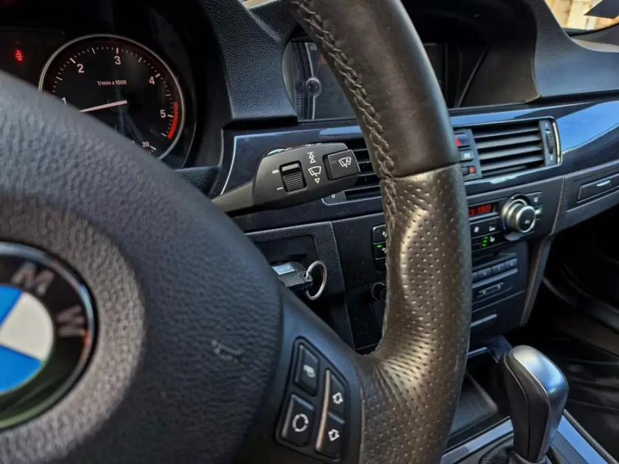 Black BMW 330 2009 in Riga, with an engine capacity of 3.00 L and mileage of 319 thousand km for 5000 €, photo 9 on AUTOMOTO.COM.LV