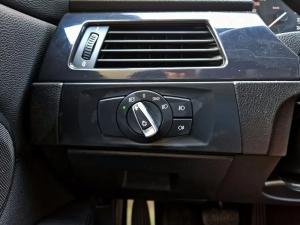 Black BMW 330 2009 in Riga, with an engine capacity of 3.00 L and mileage of 319 thousand km for 5000 €, photo 11 on AUTOMOTO.COM.LV