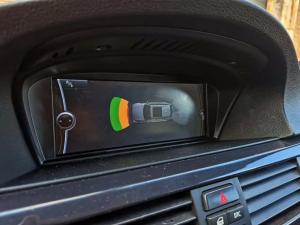 Black BMW 330 2009 in Riga, with an engine capacity of 3.00 L and mileage of 319 thousand km for 5000 €, photo 12 on AUTOMOTO.COM.LV