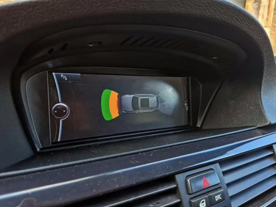 Black BMW 330 2009 in Riga, with an engine capacity of 3.00 L and mileage of 319 thousand km for 5000 €, photo 12 on AUTOMOTO.COM.LV