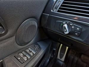 Black BMW 330 2009 in Riga, with an engine capacity of 3.00 L and mileage of 319 thousand km for 5000 €, photo 14 on AUTOMOTO.COM.LV