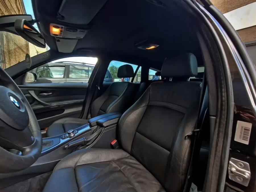 Black BMW 330 2009 in Riga, with an engine capacity of 3.00 L and mileage of 319 thousand km for 5000 €, photo 16 on AUTOMOTO.COM.LV