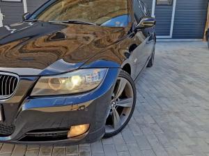 Black BMW 330 2009 in Riga, with an engine capacity of 3.00 L and mileage of 319 thousand km for 5000 €, photo 17 on AUTOMOTO.COM.LV